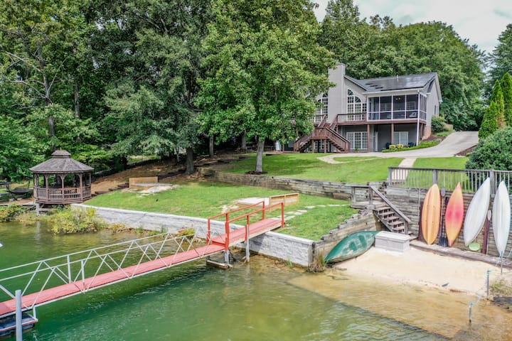 Petty Rd Perfect Lake Keowee Family Vacation Home - Clemson, SC