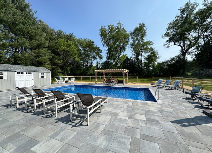 Lenox Grand Colonial With Pool By Evergreen Home - Pittsfield, MA