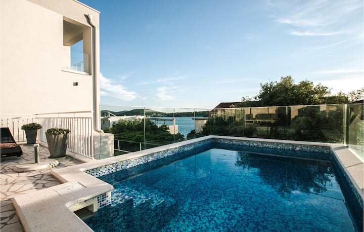 Stunning Home In Zatoglav - Primošten