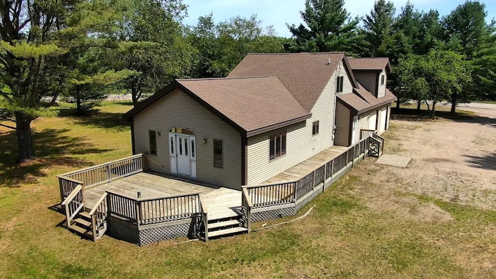 Northern Blessings - Large, Private, And Comfy! - Gaylord, MI