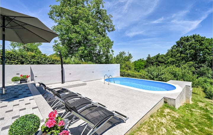 2 Bedroom Amazing Home In Seketin - Varasd