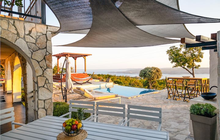 Amazing Home In Stinica - Senj