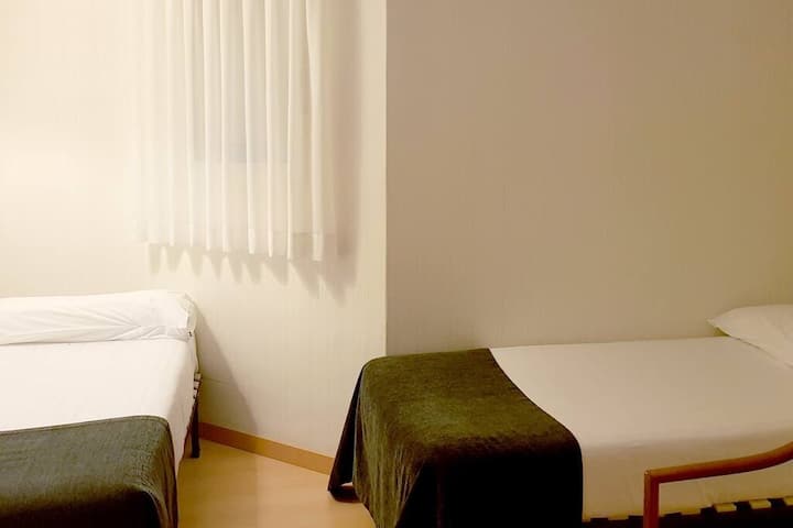 Hotel Ultonia, Habitació Familiar With Breakfast - Girona