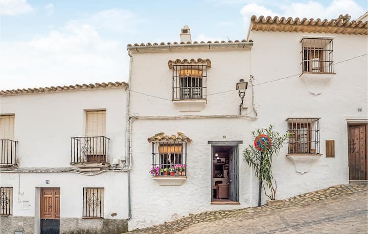 Awesome Home In Zahara De La Sierra - Zahara de la Sierra