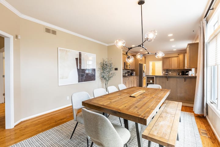 Spacious & Cozy 4br Birmingham Home - Troy, MI