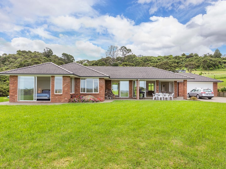 Matakana Views - Matakana Holiday Home - Matakana