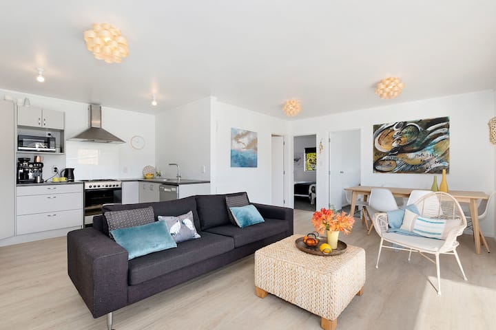 The Sunshine Bungalow - Mangawhai Heads Home - Mangawhai