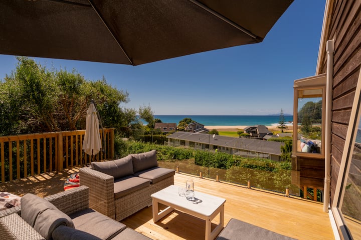 The Captain's Lookout - Onemana Holiday Home - Whangamatā