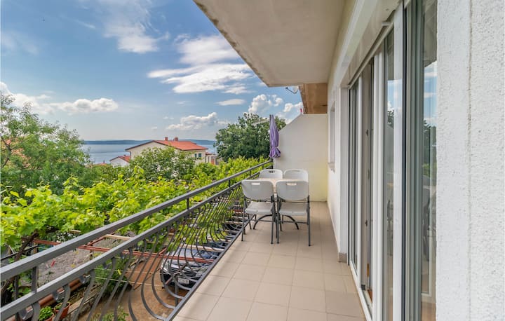 2 Bedroom Cozy Apartment In Novi Vinodolski - Novi Vinodolski