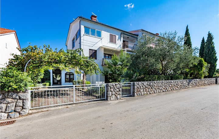 2 Bedroom Lovely Apartment In Zidarici - Malinska