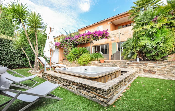 3 Bedroom Lovely Home In Le Lavandou - Saint-Clair
