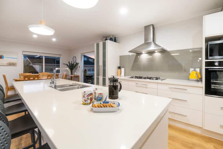 Family Tides - Spacious Home With 3 Bathrooms - Tauranga