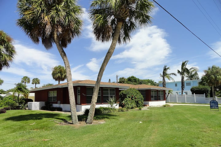 Bollinger Duplex A Pet Friendly 2 Bedroom One Bloc - Anna Maria, FL