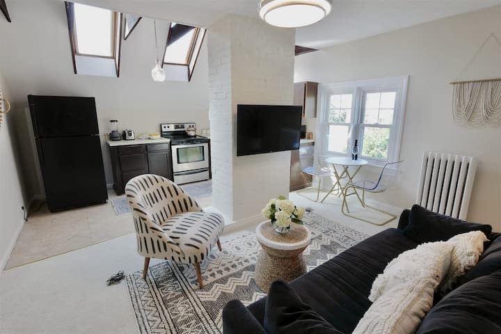 Cabin In The Clouds ~ Easy Downtown Access - Kensington, MD