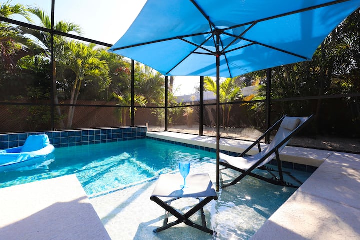Palma Sola · Beach-entry Pool · Paddleboards - Bradenton, FL
