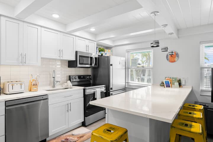 Bayview Inn #101 · Heated Pool · Bridge St - Anna Maria Island, FL