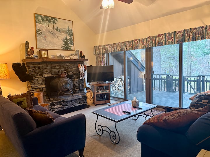 Comfy Condo Minutes From The Mountains! - Vermont