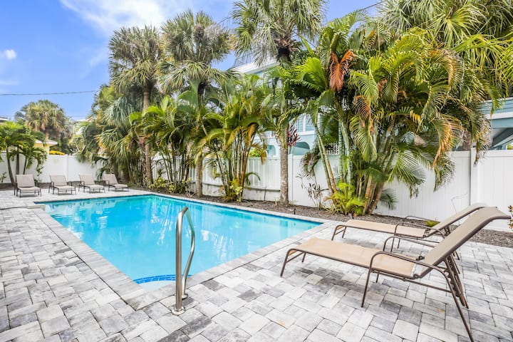 The Palms 4 · Veteran Discount · Bikes & Pool - Anna Maria Island, FL