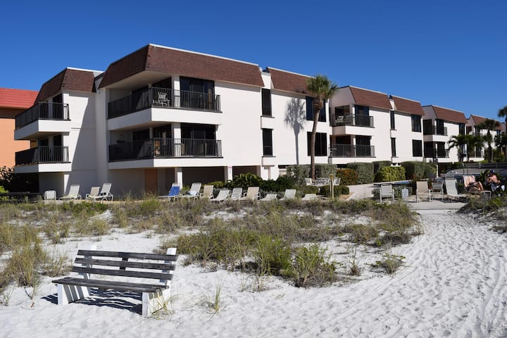 Waters Edge 106s · Pool Lanai · 1-mo Winter Min - Anna Maria, FL
