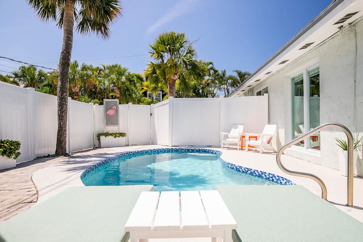 While Away A · Ev Charger · Fenced Pool · Renovate - Anna María, FL