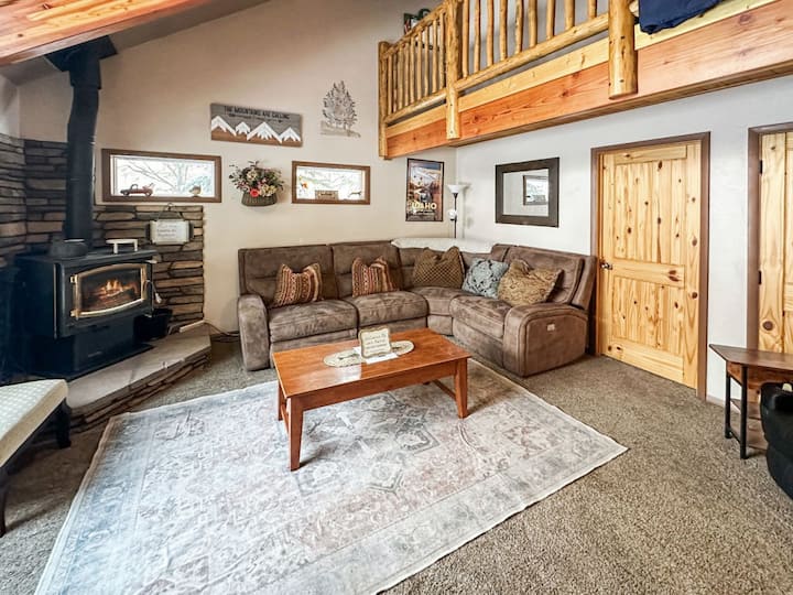 Hot Tub Cabin Near Lake, Pet-friendly & Peaceful - Donnelly, ID