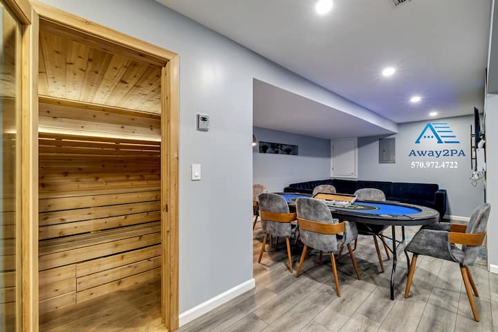 Central Luxe Haven: Modern Pocono Retreat W Pool - Pennsylvania