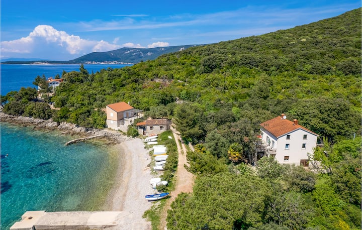 3 Bedroom Nice Apartment In Cres - Nerezine