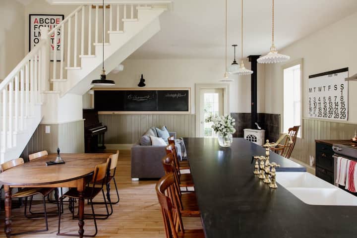 The Schoolhouse Pec - Featured In Toronto Life - Comté du Prince-Édouard
