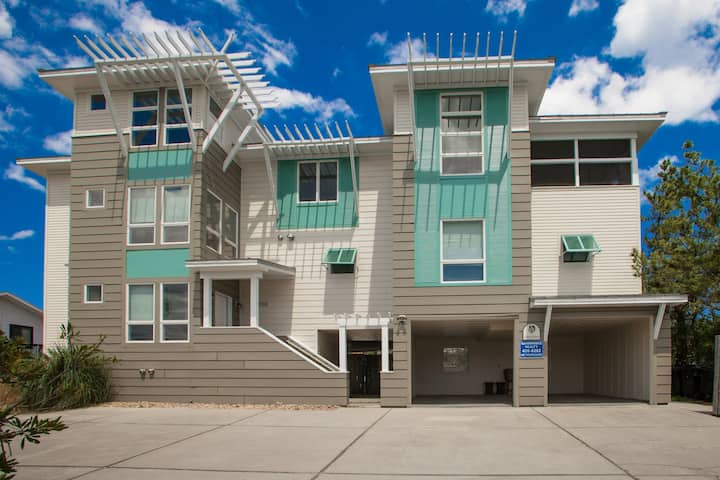 8br | Private Pool | Elevator | Deck | Pool Table - Sandbridge Beach, VA