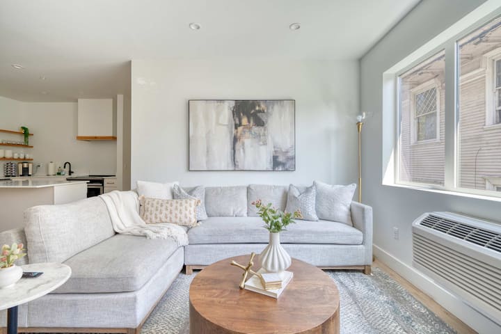 Group-ready Luxury 6br - Private Floor - Sleeps 12 - Portland, OR