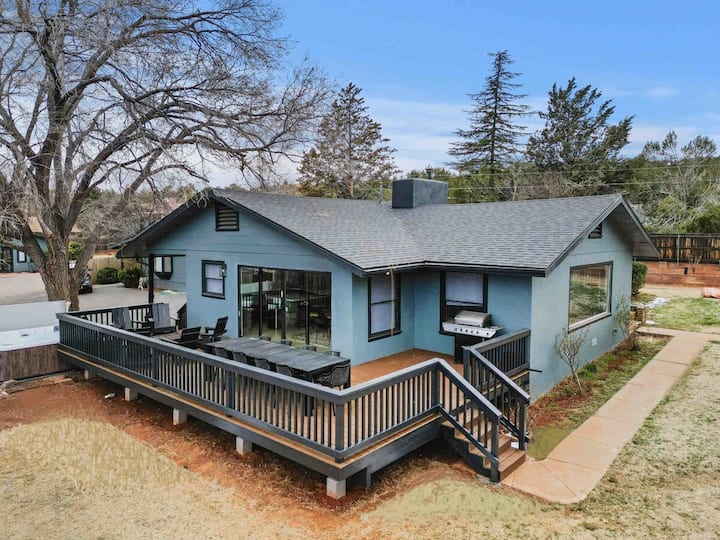 Incredible Uptown Home With Redrock Views And Spa - Sedona, AZ