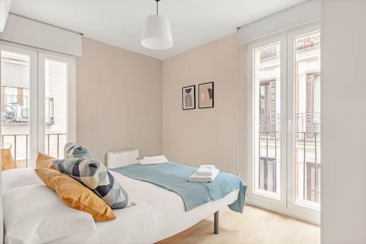 Modern And Cozy-2 Bedrooms 1 Bathroom-las Letras - Madrid
