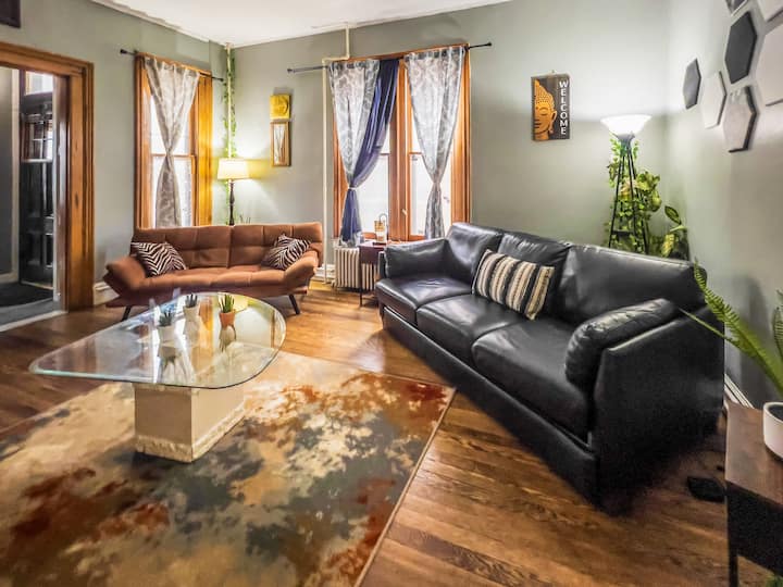 Walk To Trinity! Hartford 2br Gem Barry Square - Hartford, CT