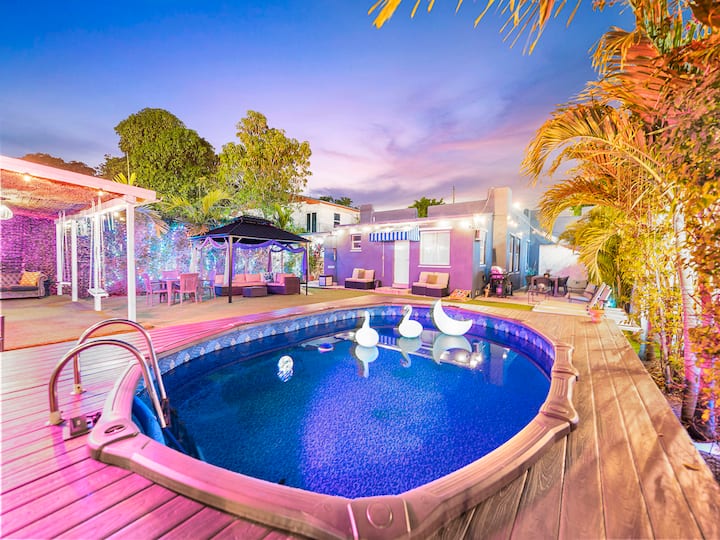 Villa Ciao Bella | Sleeps 25 | Pool + Hot Tub - Miami, FL