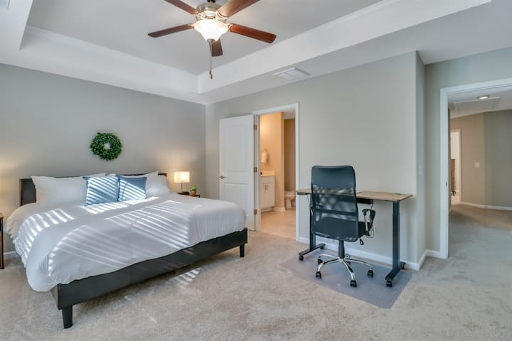 Modern Executive Townhouse - Savannah, GA
