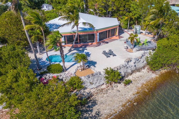 Breezy Palms: Open Water Oasis, Dock/pool/dog Ok! - Florida Keys