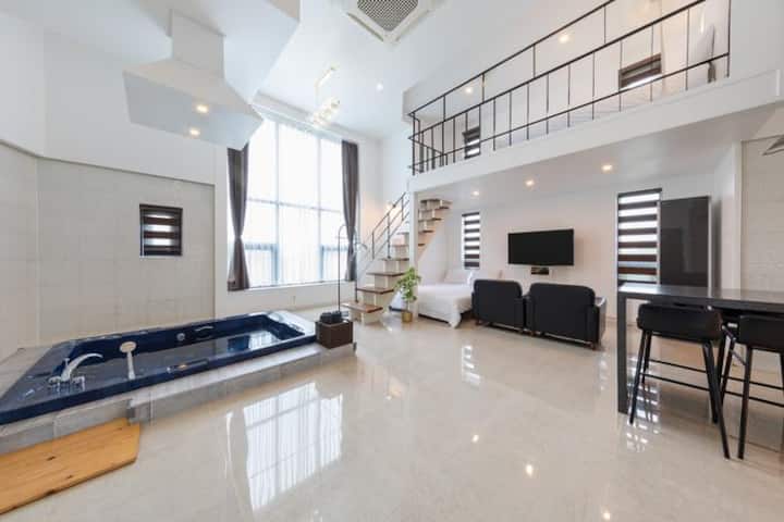 경포해수욕장 인근 스파 객실, 가족전용A2(대형욕조/스타일러/넷플무료/정수기) - Gangneung-si