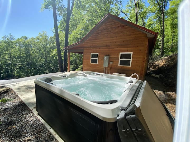 Couples Retreat Cabin W Hottub & Ev Charger Bryson - Bryson City, NC