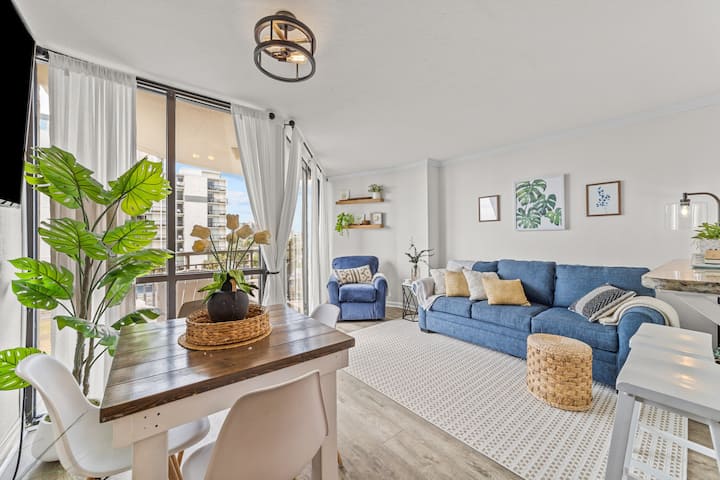 Beachfront, Downtown, Hot Tub, Two Pools, King Bed - Myrtle Beach, SC