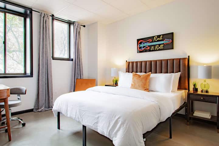 Dc Rocks!!  2-bedroom Digs In Refurbished Historic "Gaslight Building" // 2 Blocks To The White House! - Washington, D.C., DC