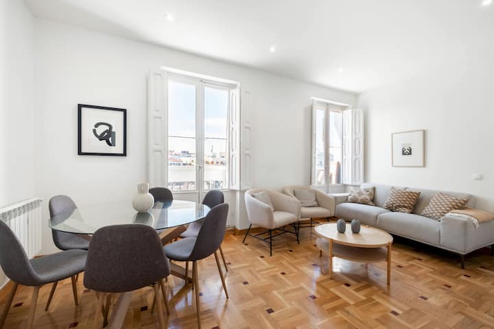 Bright Apartment-4bedrooms 2bathrooms - Goya - Madryt