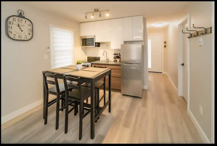 Up And Classy Canadian Suite - Near Attractions - Niagara Falls