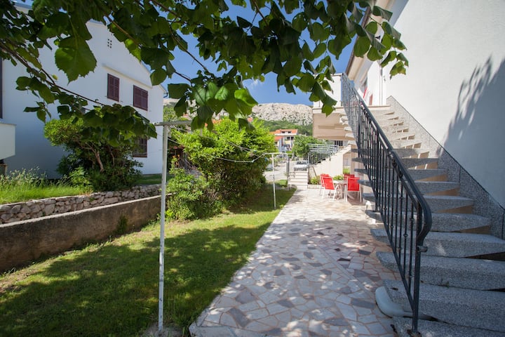 A-19434-a Appartement De Deux Chambres Avec La - Baška