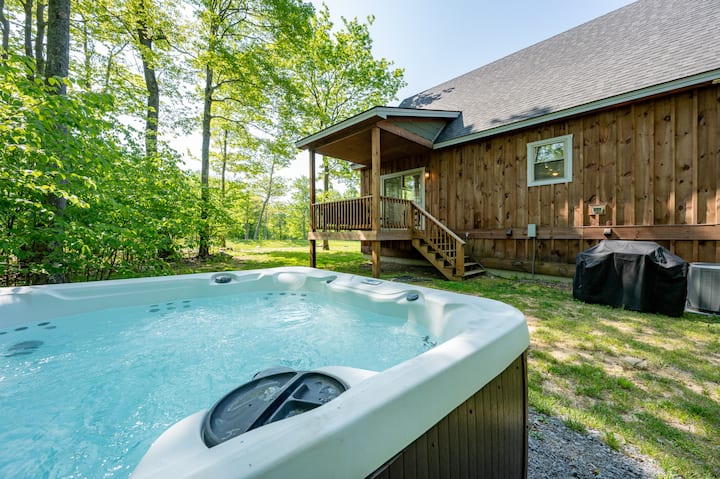 Modern Mountain Escape W/ Hot Tub & Pool Table - Deep Creek Lake, MD