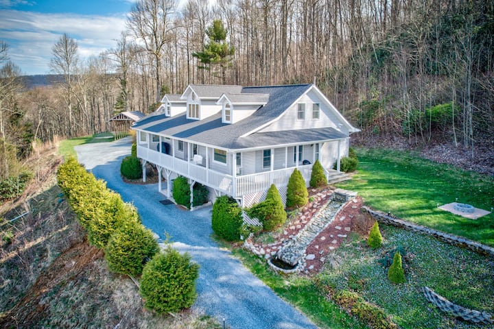 Hilltop Hideaway - On 30+ Acres, Minutes To Boone! - Blowing Rock, NC