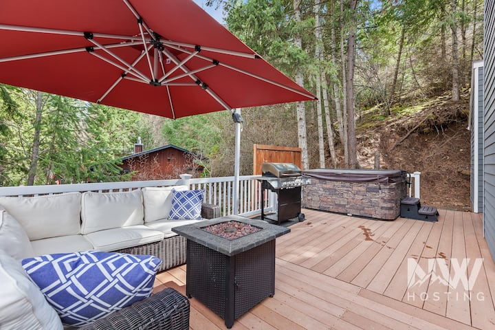 Luxury Homehot Tub, Fire Table, Office, Stunning Lake Views, 15 Miles To Silverwood, 2 To Beach! - Coeur d'Alene, ID