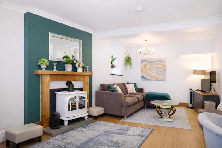 Cosy Coastal Townhouse. 10-min-drive To Beach - Bridgend