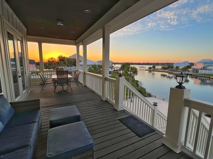 Water-front Home Sleeps 18 Dock, Volleyball & Bar - Gulf Shores, AL