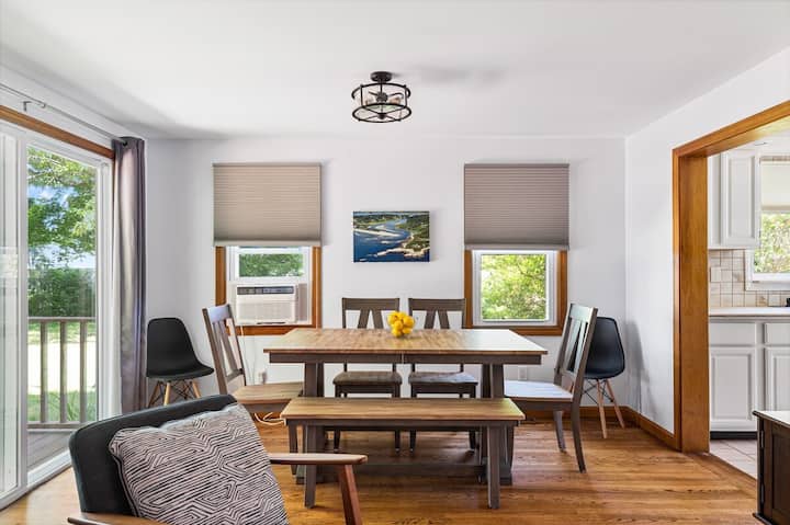 Charming Home, Pocketed Along Narrow River! - 로드아일랜드