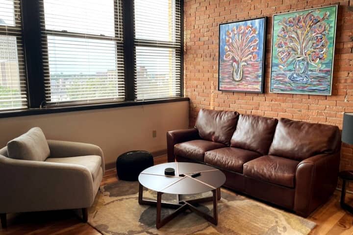 Industrial Post & Beam Loft Near Redwings Stadium - Rochester, NY